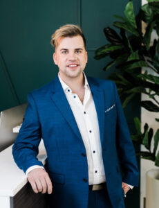 Modern and powerful realtor headshots | Bruna Rico Photography