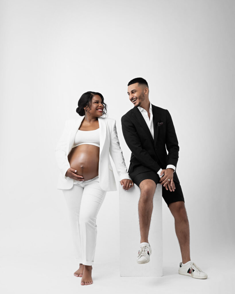 Timeless pregnancy photoshoot - Bruna Rico Photography
